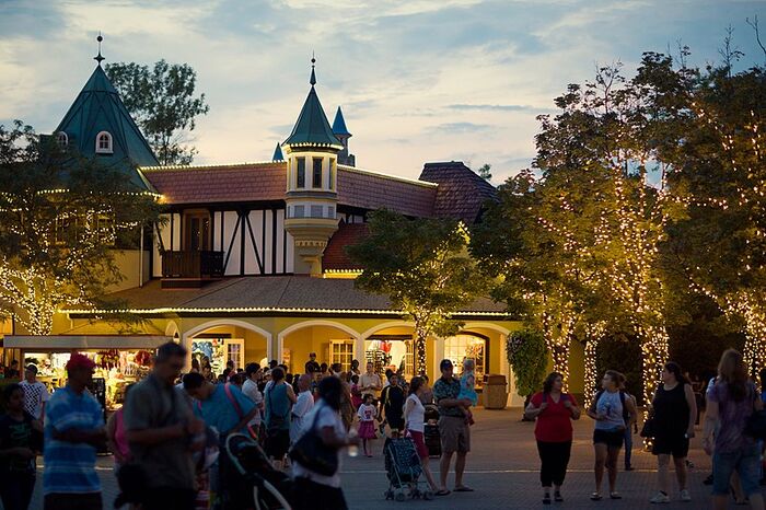 Top 4 amusement parks in Toronto | A Listly List