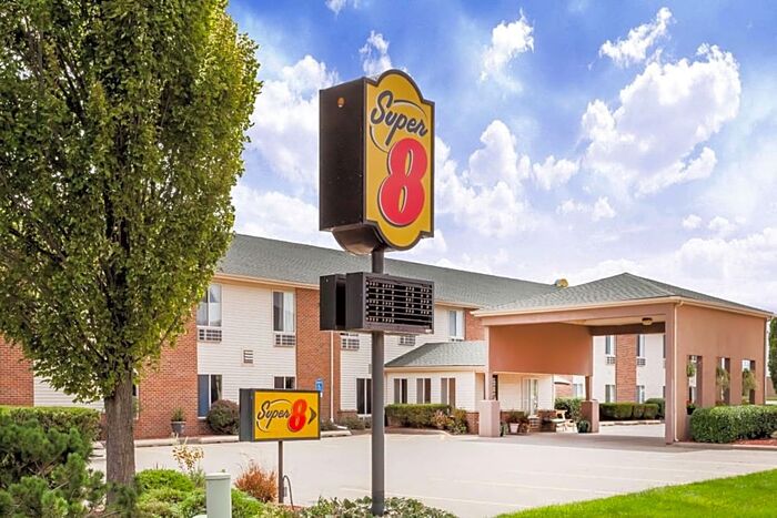 The 4 Best Hotels in Pekin, IL, US | A Listly List